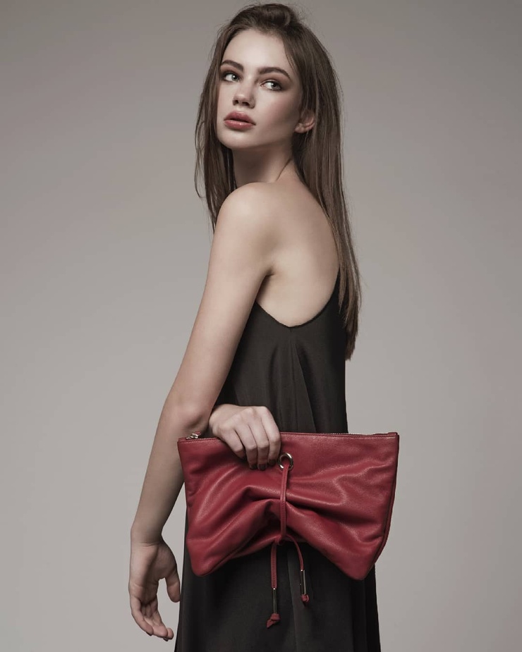 Taina Brixner image