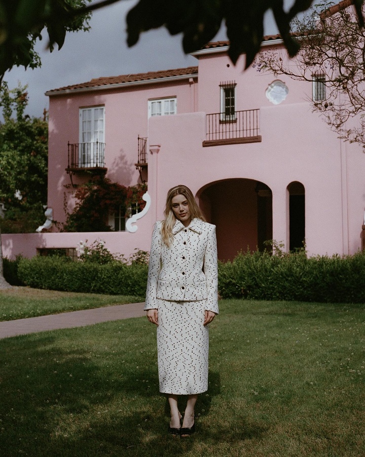 Grace Van Dien picture