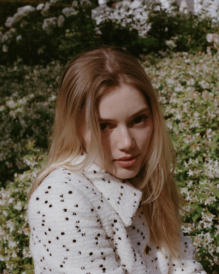 Picture of Grace Van Dien