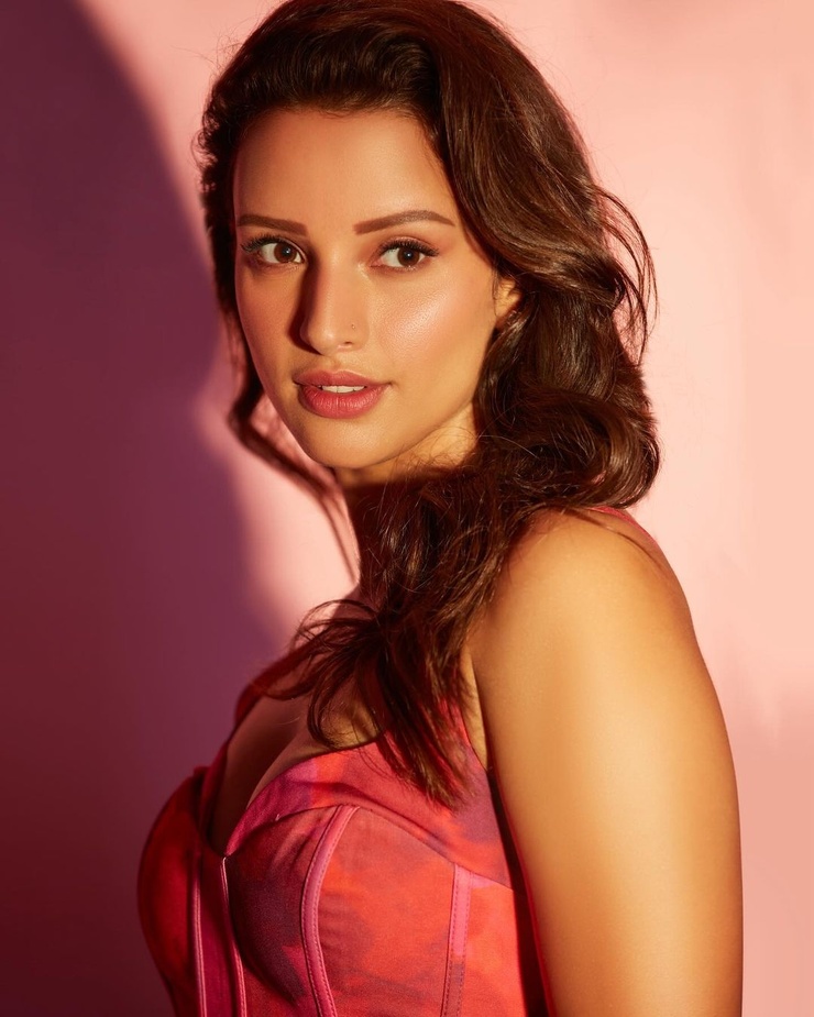 Tripti Dimri picture
