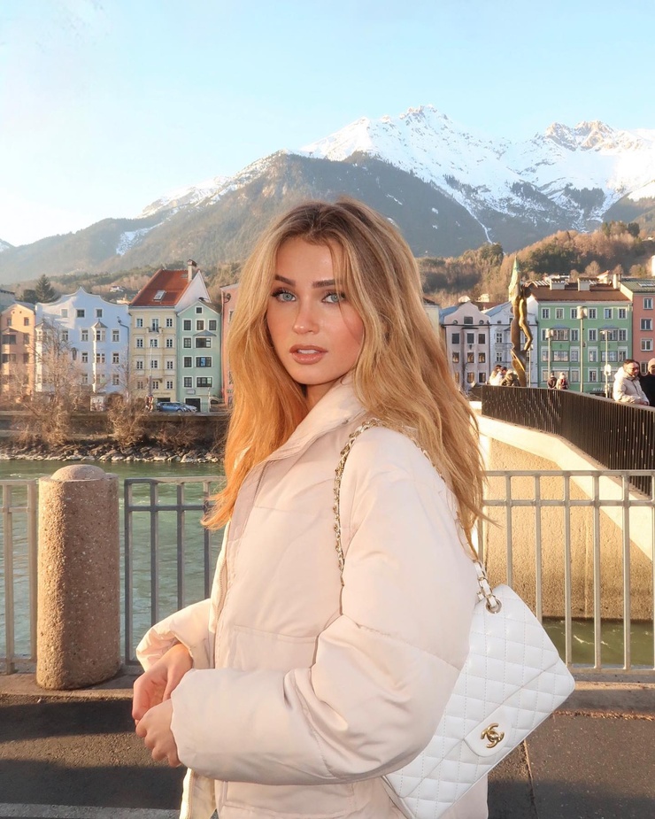 Picture of Simona Stoy