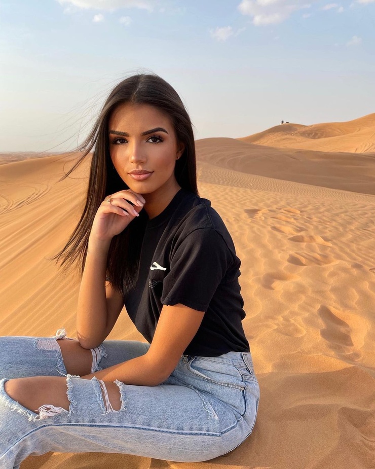 Picture of Lina Ben Youssef