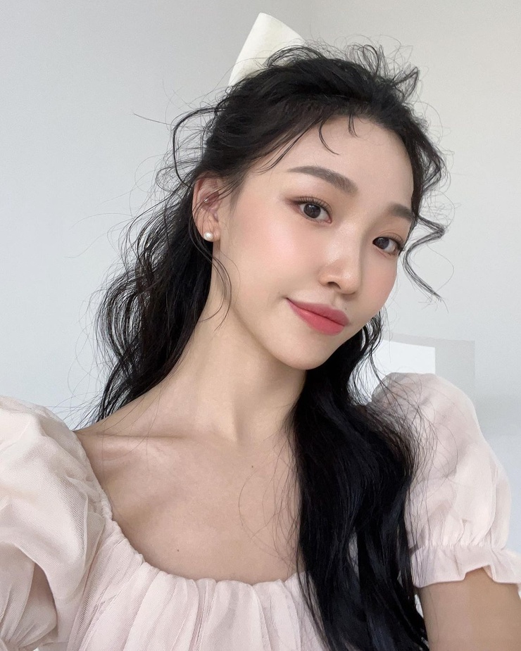 Image of Niki (model)