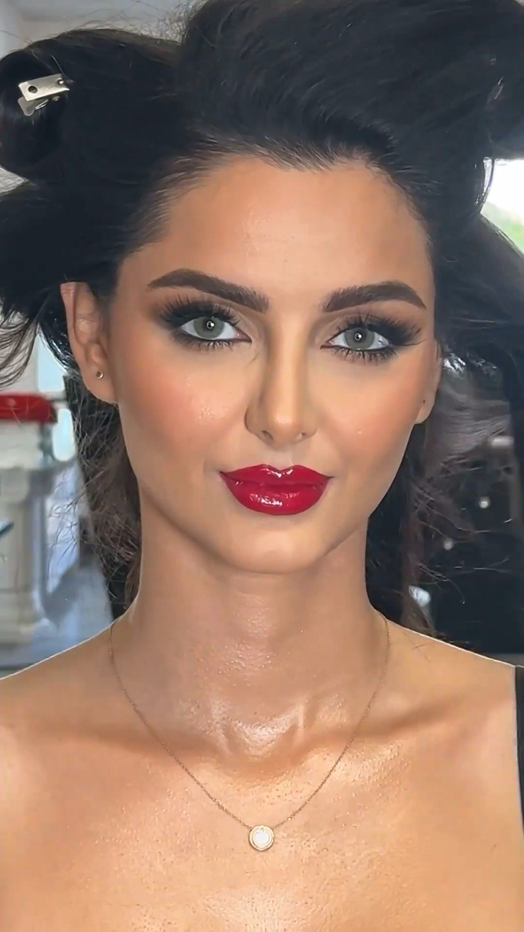 Mahlagha Jaberi at beauty salon