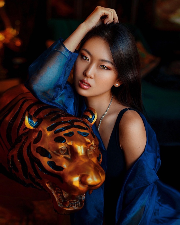 Angela Zhang image