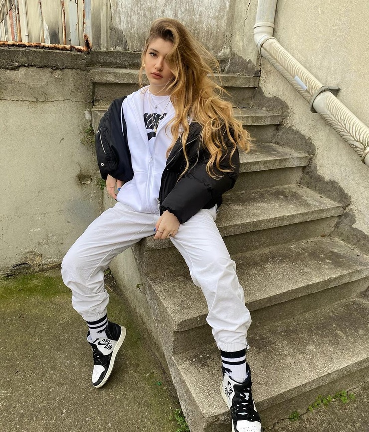 Picture of Alara Serena