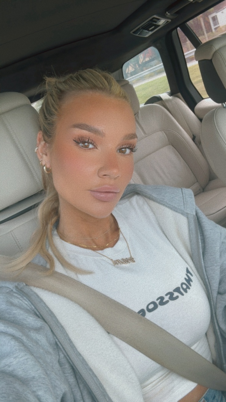 Picture of Alexa Collins