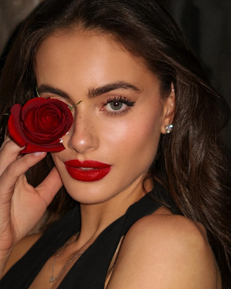 Picture of Yael Shelbia