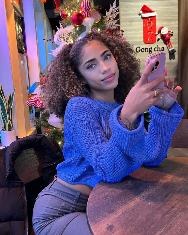 Picture of https://popularbio.com/venus-marquez/