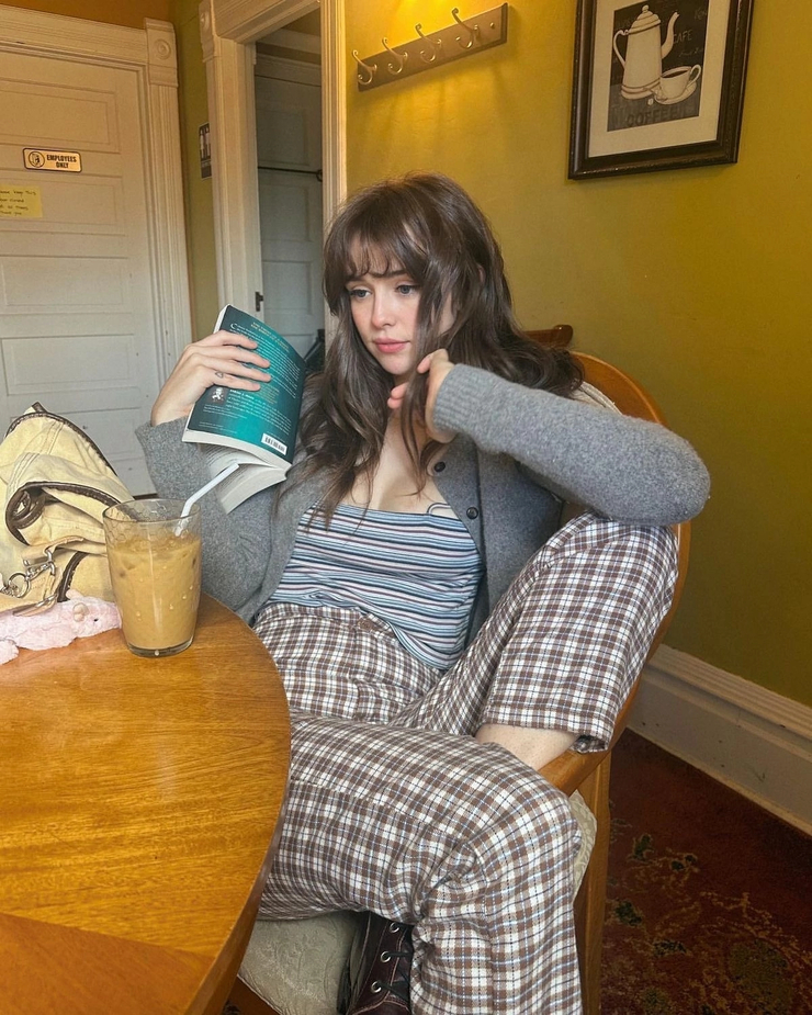 Acacia Brinley image