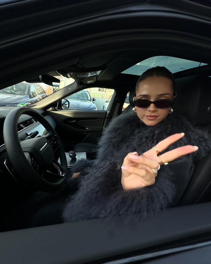 Jessy Hartel picture