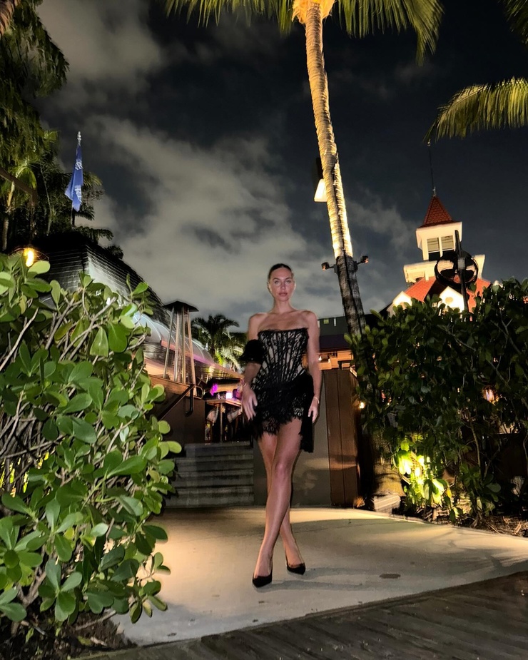 Picture of Brit Manuela (model)