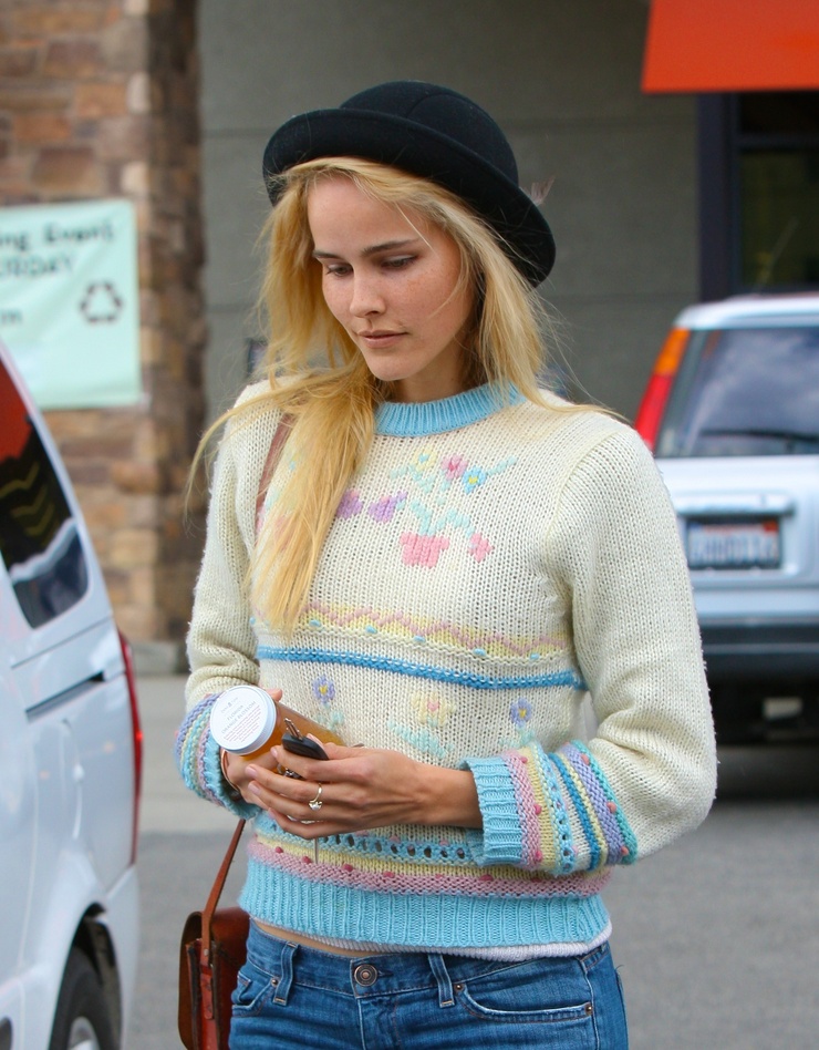 Image of Isabel Lucas