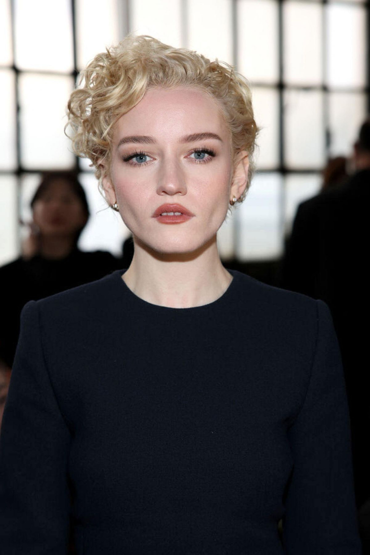 Julia Garner image