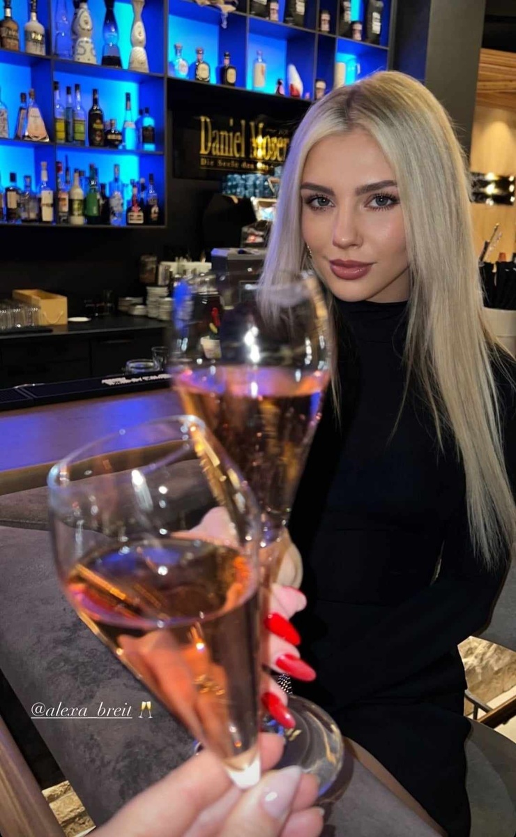 Picture of Alexa Breit