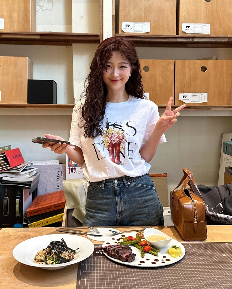 Ha Jin Park image