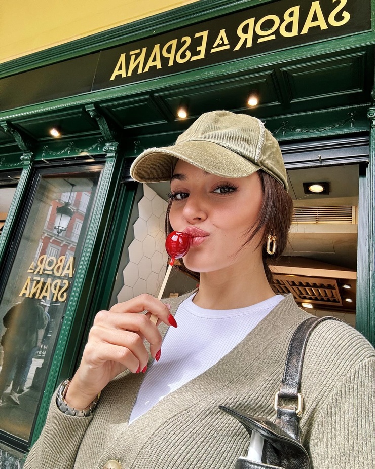 Picture of Hande Erçel