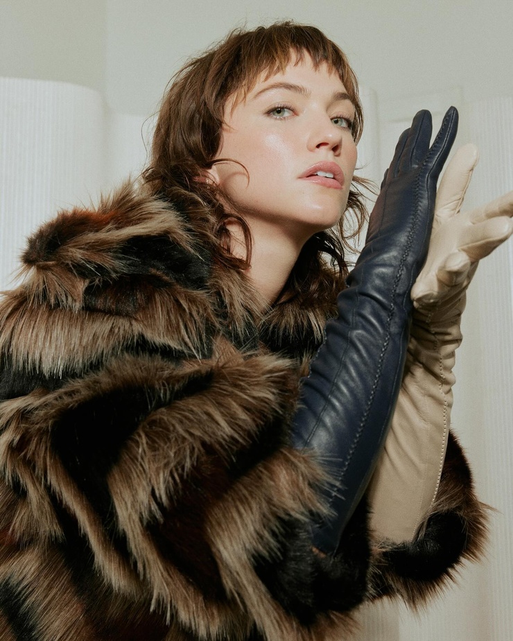 Violett Beane picture