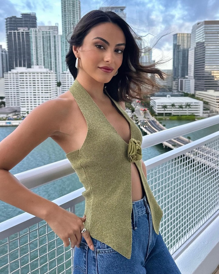 Picture of Camila Mendes