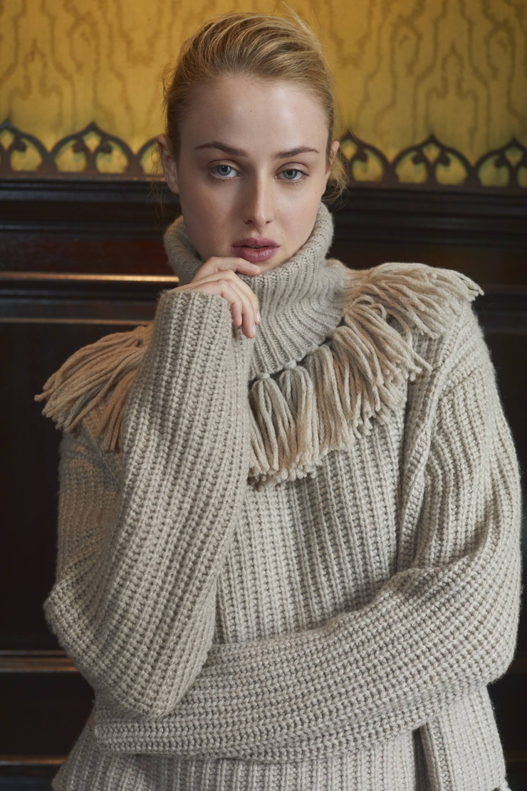 Anna Van Patten image