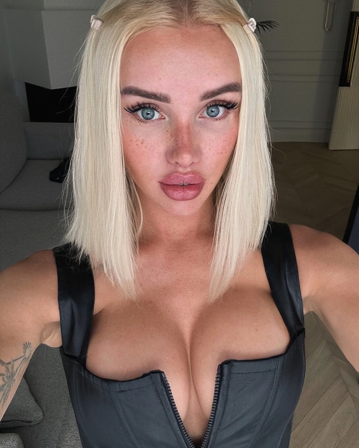 Olya Abramovich image