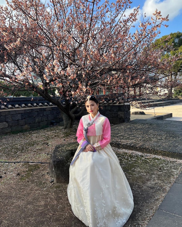 Picture of Caira Lee