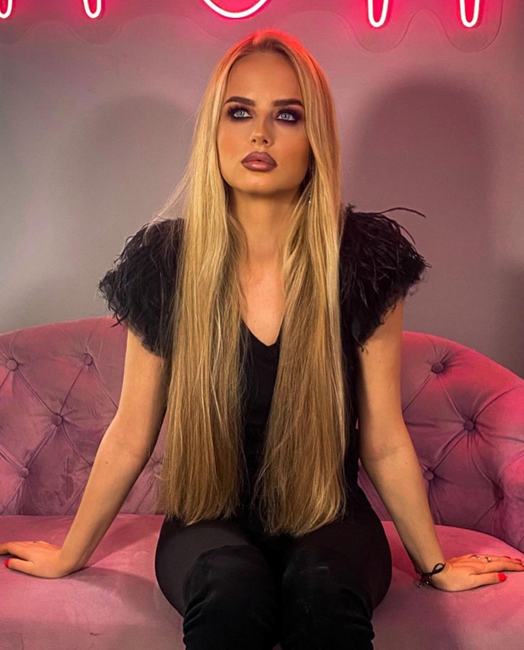 Polina Tsarenkova Picture