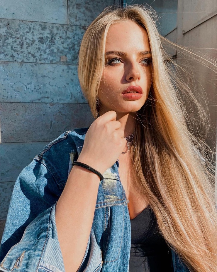 Picture of Polina Tsarenkova