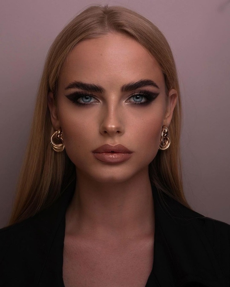 Polina Tsarenkova picture