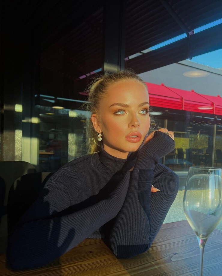 Picture of Polina Tsarenkova