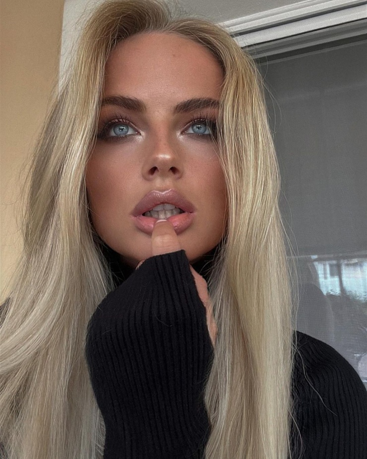 Picture of Polina Tsarenkova