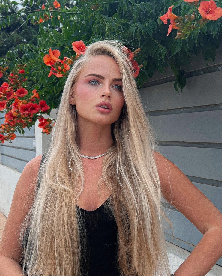 Picture of Polina Tsarenkova