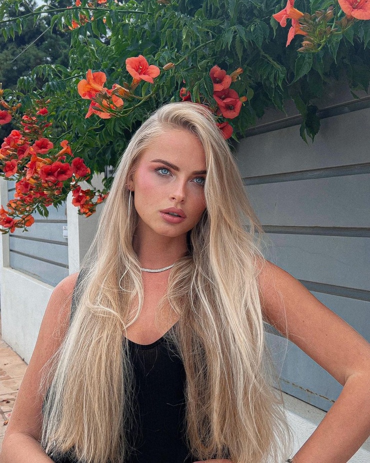 Picture of Polina Tsarenkova