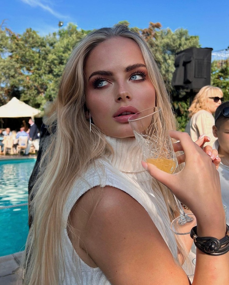 Picture of Polina Tsarenkova