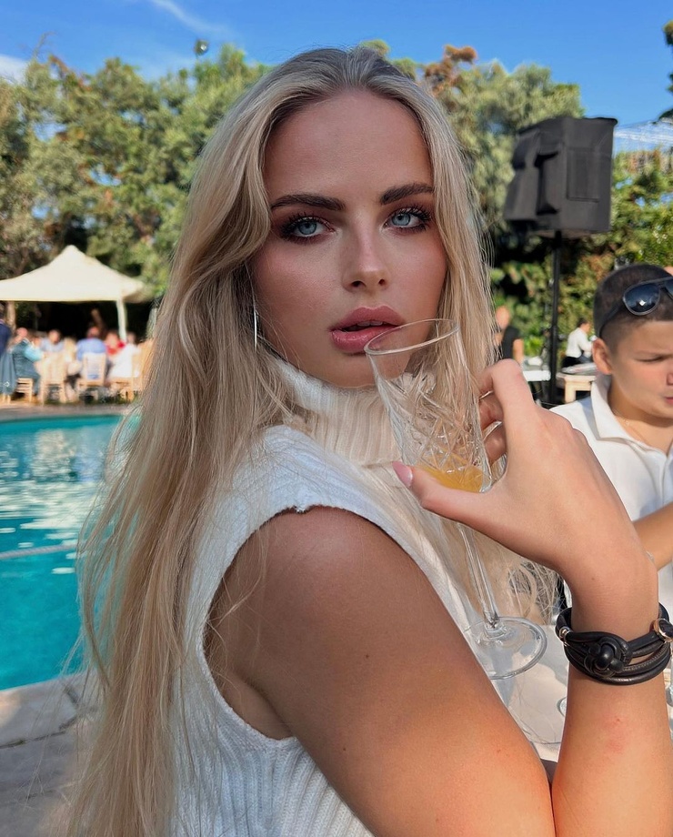 Picture of Polina Tsarenkova