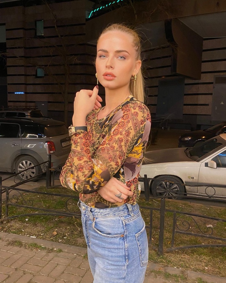 Polina Tsarenkova image