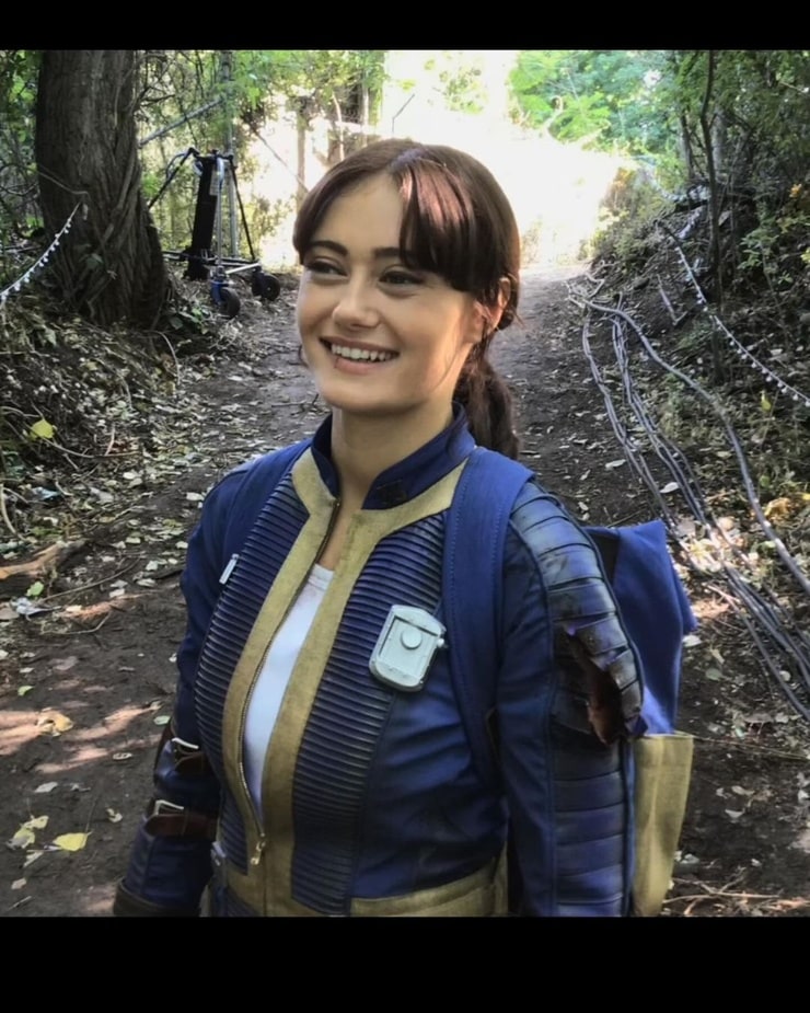 Ella Purnell picture