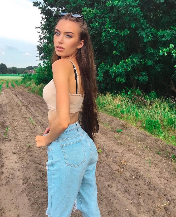 Suela Begolli picture