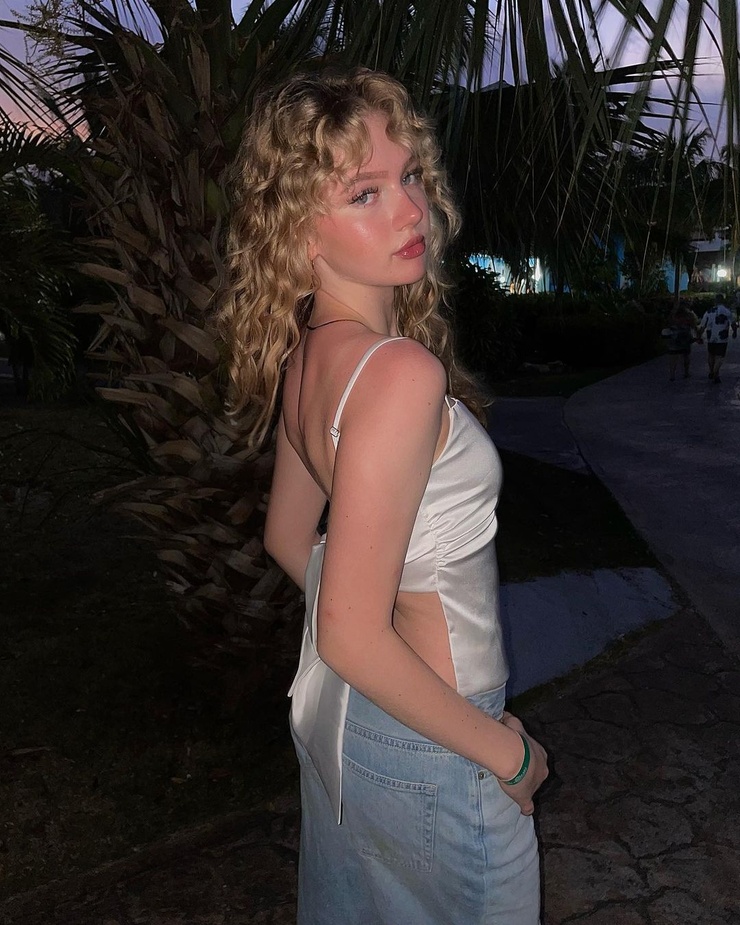 Picture of Sarah Abbott