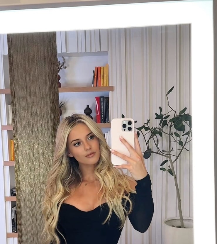 Picture of Lindsay Brewer