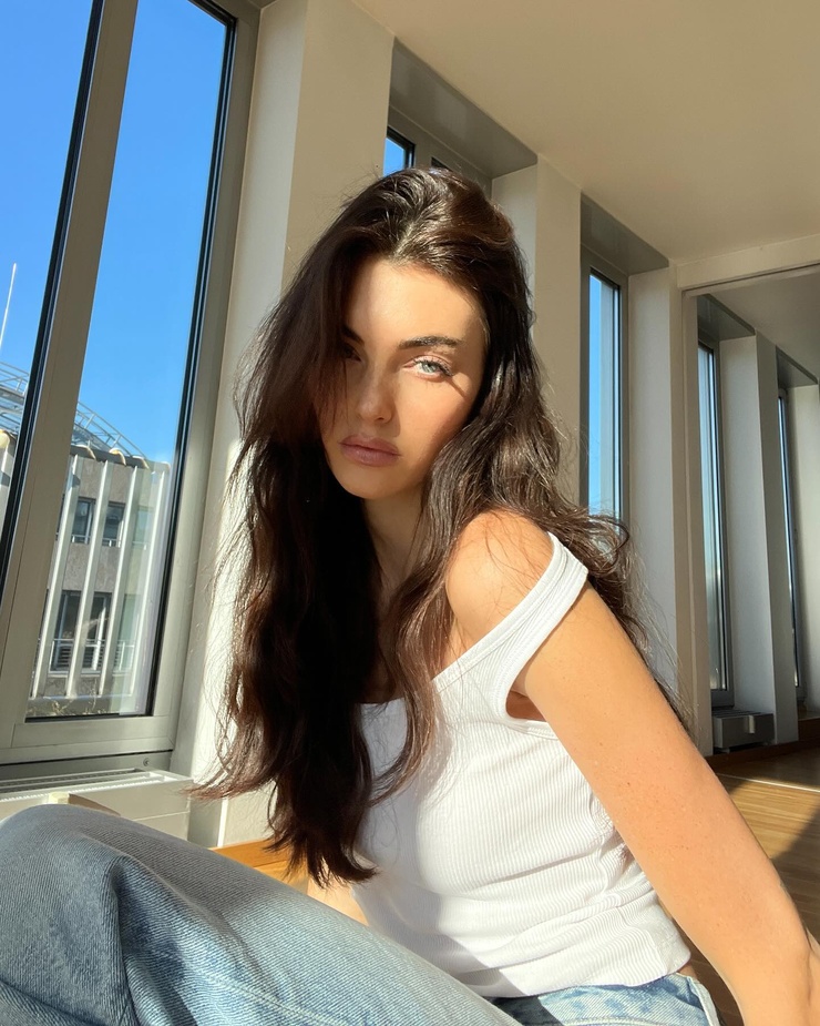 Picture of Celine Bethmann