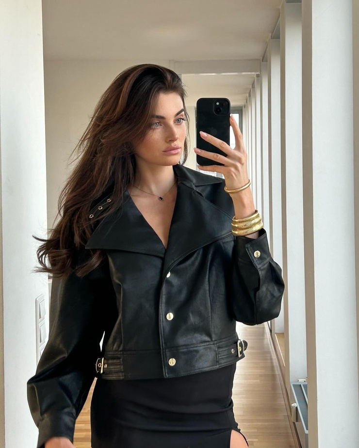 Picture of Celine Bethmann