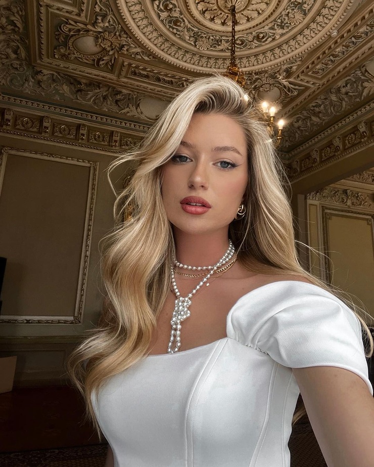 Alina Toto Image