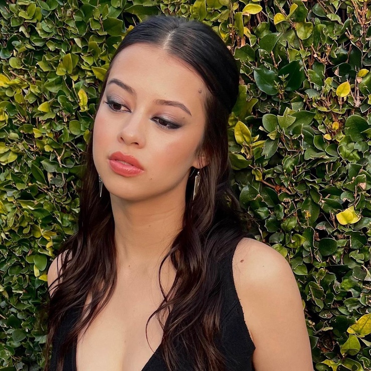 Picture of Amber Midthunder