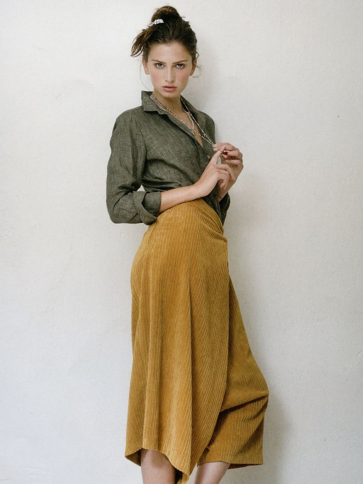 Iris Lie model image