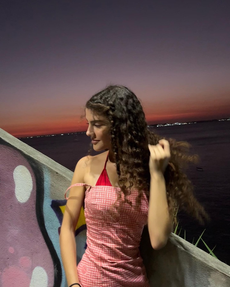 Picture of Mellany Barros