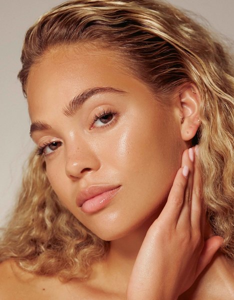 Image of Avari Lanai