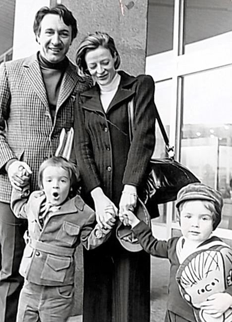 Picture of Robert Stephens