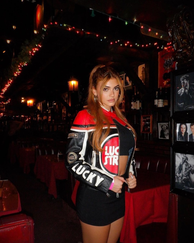Kelsey Calemine picture