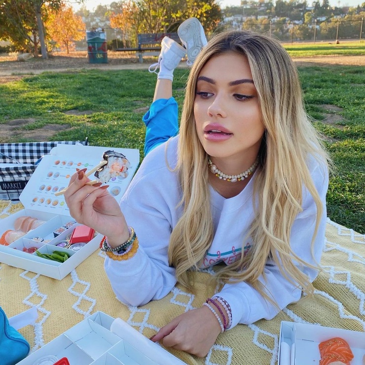 Picture of Kelsey Calemine